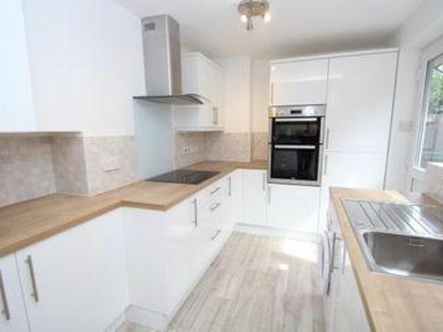 4 Bedrooms Detached house for rent in Shirley Church Road, Croydon CR0