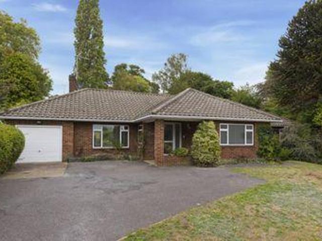 4 Bedrooms Detached house for rent in Twinoaks, Cobham KT11