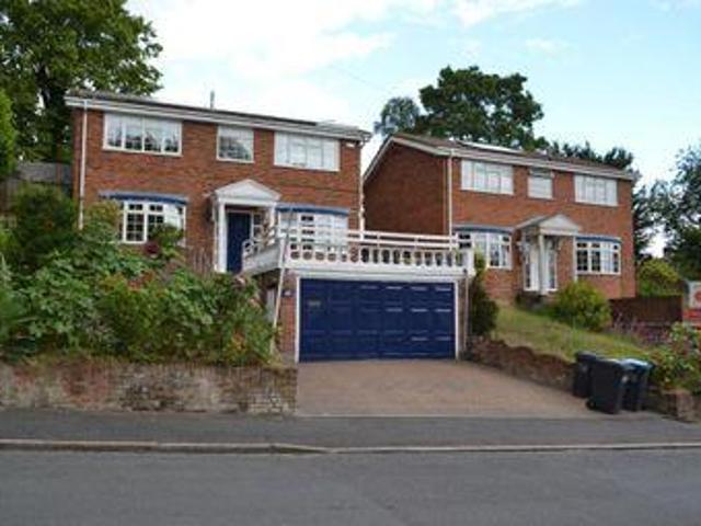 4 Bedrooms Detached house for rent in The Vale, Coulsdon, London CR5