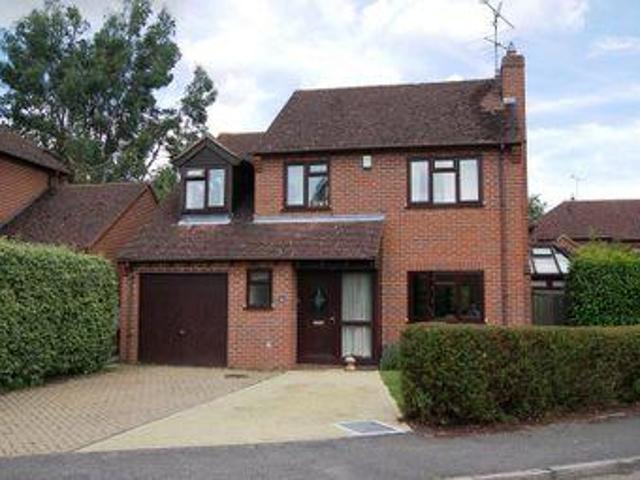 4 Bedrooms Detached house for rent in The Hawthorns, Charvil, Berkshire RG10