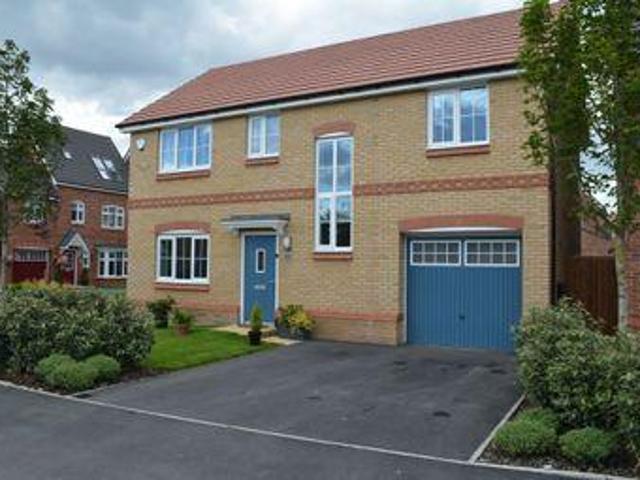 4 Bedrooms Detached house for rent in Thorne Crescent, Manchester M28