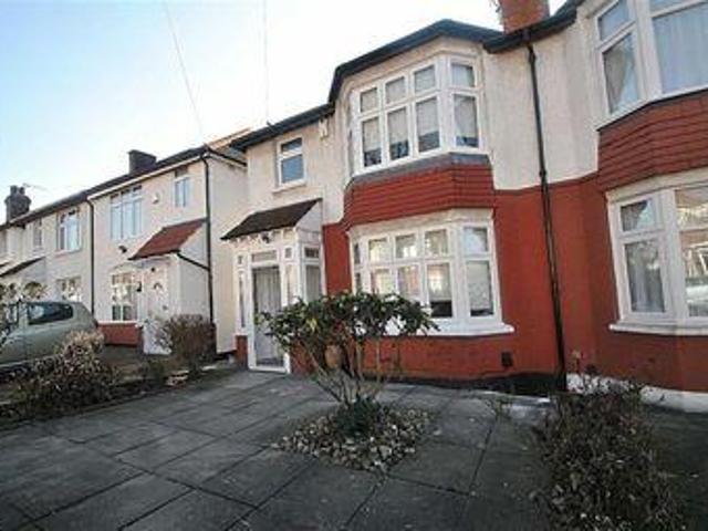 4 Bedrooms Detached house for rent in Upsdell Avenue, London N13