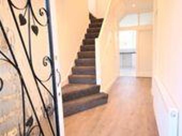 4 Bedrooms Detached house for rent in Valleyfield Road, Steatham SW16