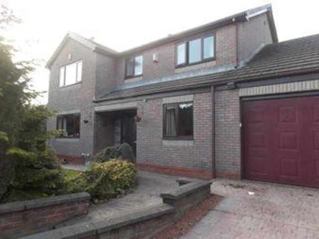 4 Bedrooms Detached house for rent in Victoria Road, Horwich, Bolton BL6