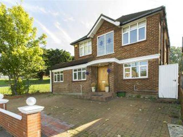 4 Bedrooms Detached house for rent in Westwood Avenue, London SE19