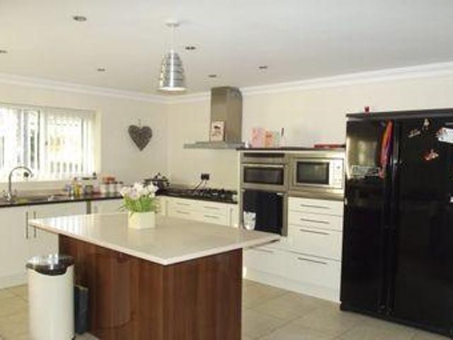 4 Bedrooms Detached house for rent in Wickersley, Rotherham S66