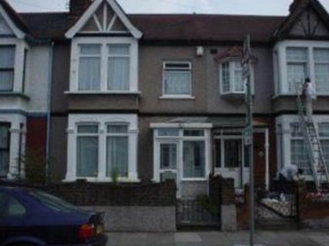 4 Bedrooms Detached house for rent in Wilmington Gardens, Barking, Essex IG11