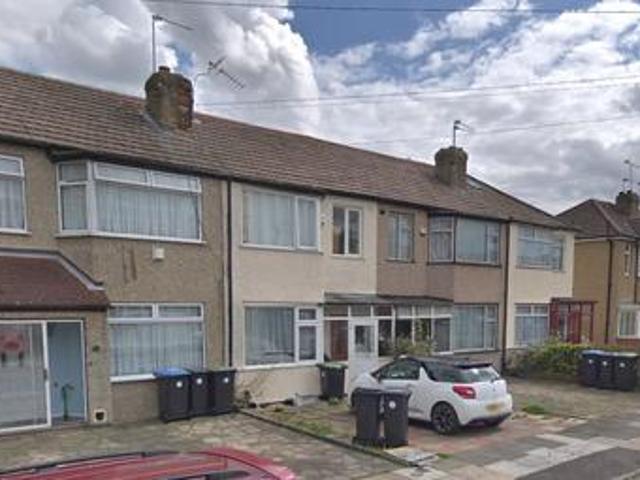 4 Bedrooms Detached house for rent in Windsor Road, Enfield EN3