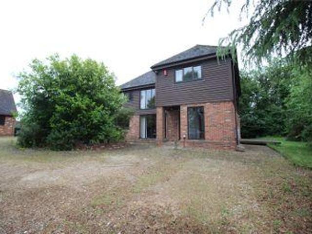 4 Bedrooms Detached house for rent in Windsor Road, Gravesend, Kent DA12