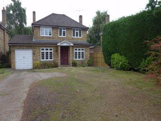 4 Bedrooms Detached house for rent in Wood Lane, Fleet GU51