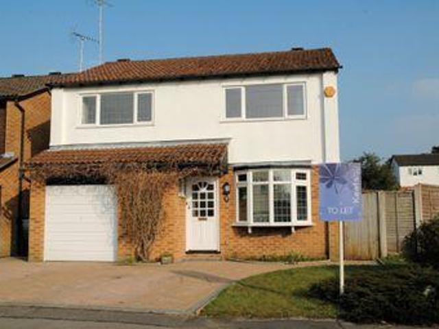 4 Bedrooms Detached house for rent in York Close, Whitehill, Bordon GU35