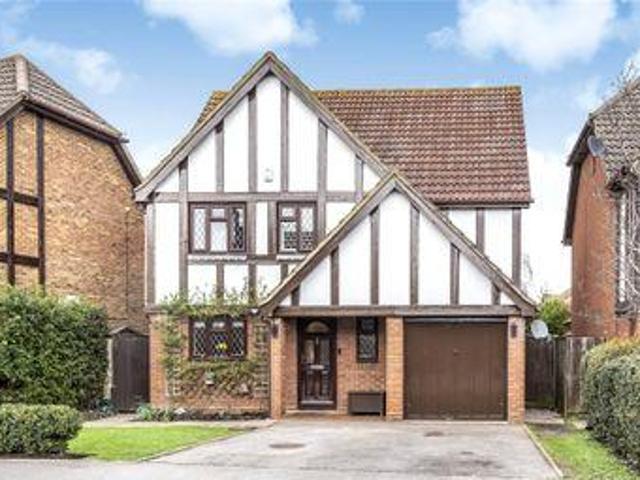 4 Bedrooms Detached house for sale in Munnings Drive, College Town, Sandhurst, Berkshire GU47