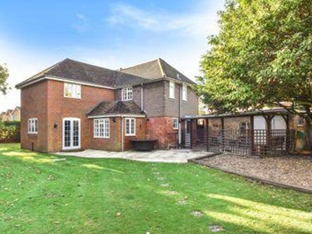 4 Bedrooms Detached house for sale in Manor Road, Wokingham RG41
