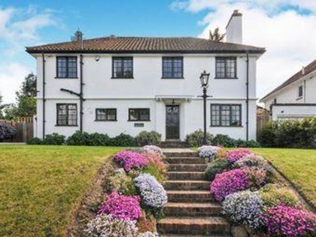 4 Bedrooms Detached house for sale in Manor Way, South Croydon, Surrey, England CR2