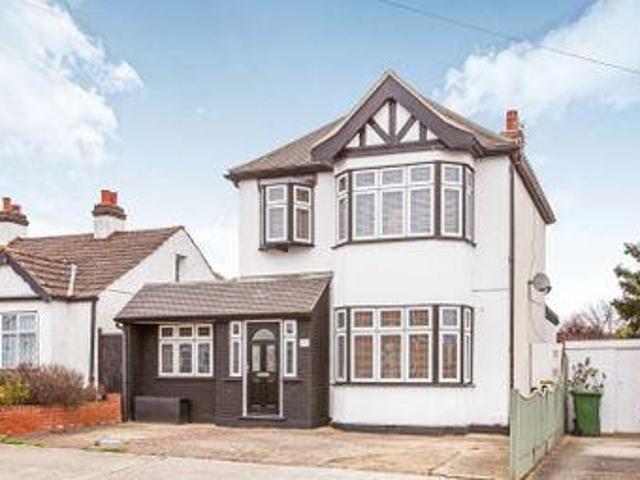 4 Bedrooms Detached house for sale in Marlborough Road, Romford RM7