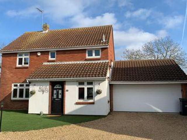4 Bedrooms Detached house for sale in Marston Beck, Chelmer Village, Chelmsford CM2