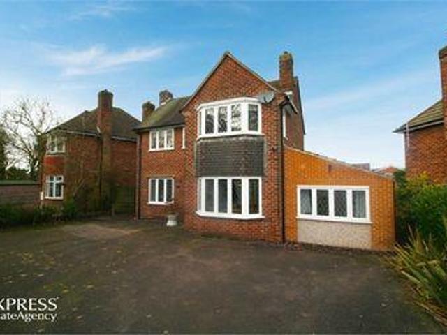 4 Bedrooms Detached house for sale in Matlock Road, Chesterfield, Derbyshire S40
