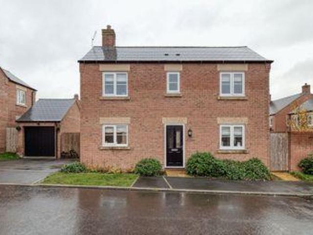 4 Bedrooms Detached house for sale in Matterhorn Close, Biddulph, Staffordshire ST8