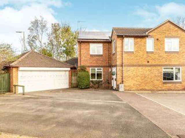 4 Bedrooms Detached house for sale in Maycroft, Bicester OX26