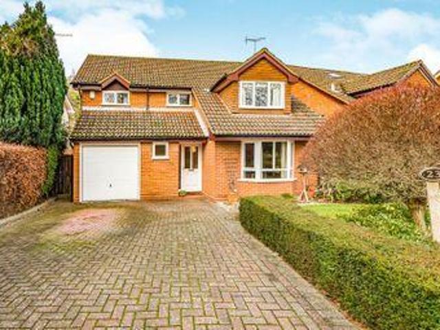 4 Bedrooms Detached house for sale in Mead Hatchgate, Hook RG27