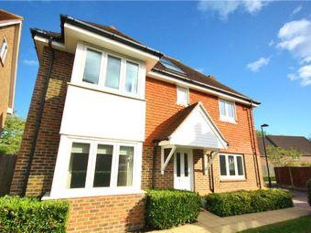 4 Bedrooms Detached house for sale in Michael Lane, Guildford, Surrey GU2