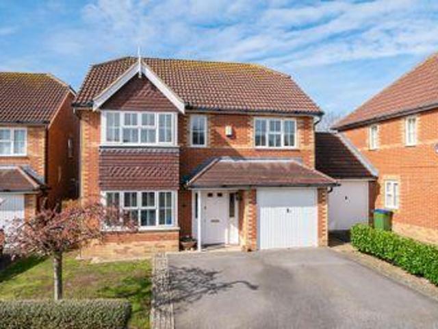 4 Bedrooms Detached house for sale in Micklefield Way, Seaford BN25