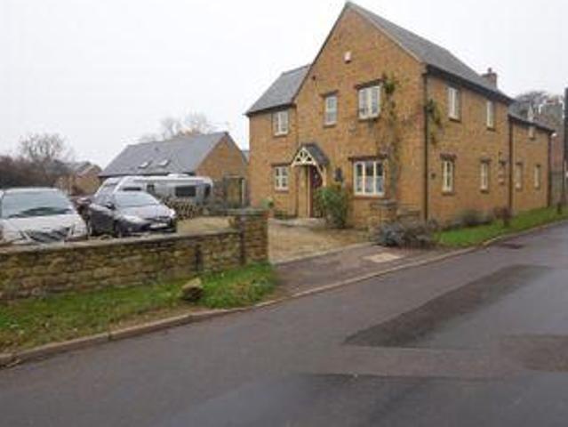 4 Bedrooms Detached house for sale in Milcombe, Banbury OX15