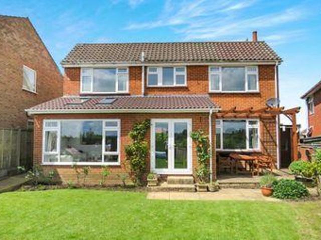 4 Bedrooms Detached house for sale in Milton Road, Salisbury SP2