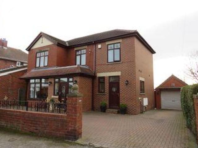 4 Bedrooms Detached house for sale in Moorland Avenue, Barnsley S70
