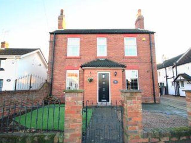 4 Bedrooms Detached house for sale in Mosham Road, Blaxton, Doncaster DN9