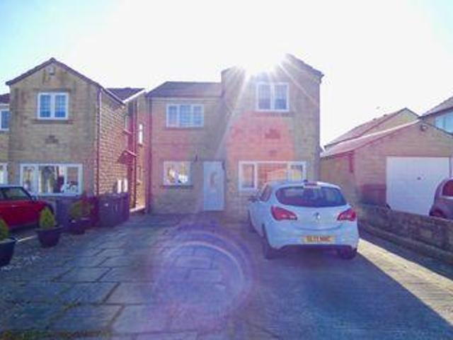 4 Bedrooms Detached house for sale in Mosstree Close, Queensbury, Bradford BD13