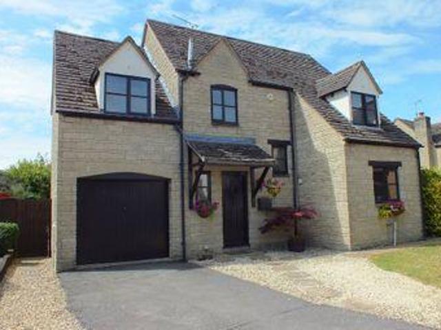 4 Bedrooms Detached house for sale in Morestall Drive, Cirencester GL7