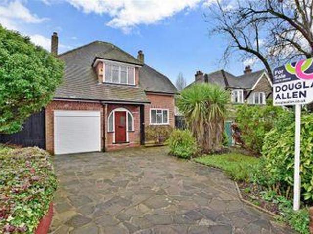 4 Bedrooms Detached house for sale in Mount Crescent, Warley, Brentwood, Essex CM14