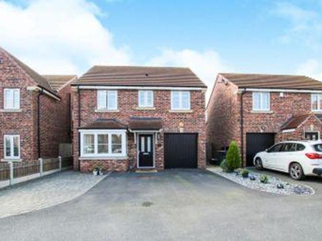 4 Bedrooms Detached house for sale in Nursery Close, Leeds LS25