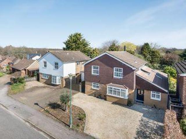 4 Bedrooms Detached house for sale in Narrow Lane, Downley, High Wycombe HP13