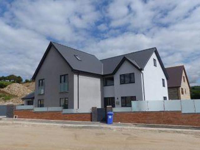 4 Bedrooms Detached house for sale in New Road, Brynmenyn, Bridgend. CF32
