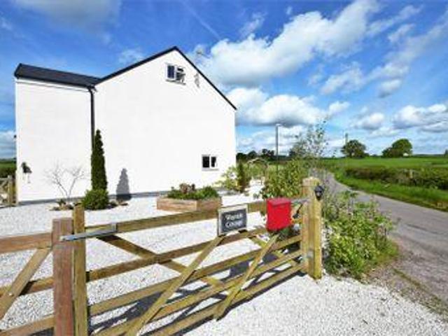 4 Bedrooms Detached house for sale in Newmarket Lane, Clay Cross, Chesterfield S45