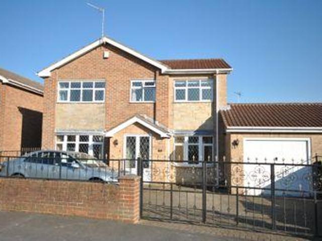 4 Bedrooms Detached house for sale in Newtree Drive, Wadworth, Doncaster DN11