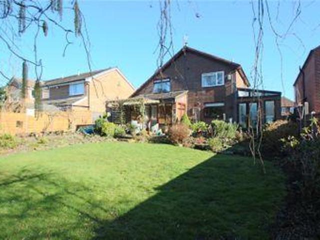 4 Bedrooms Detached house for sale in Norden Road, Norden, Rochdale, Greater Manchester OL11