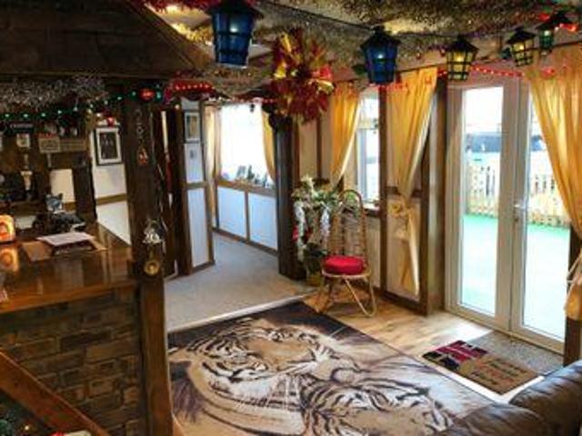 4 Bedrooms Detached house for sale in Norheads Lane, Biggin Hill TN16