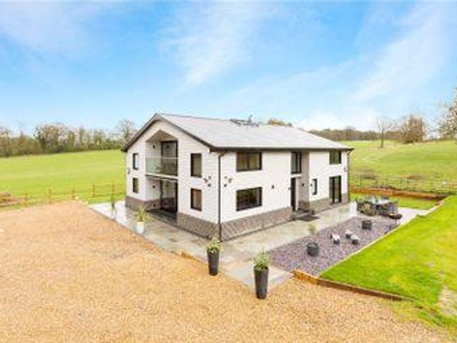 4 Bedrooms Detached house for sale in North Road, Havering Atte Bower, Romford RM4