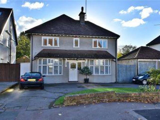 4 Bedrooms Detached house for sale in Oxhey Road, Watford, Hertfordshire WD19