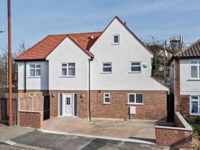 4 Bedrooms Detached house for sale in Oakmead Gardens, Edgware, Greater London. HA8