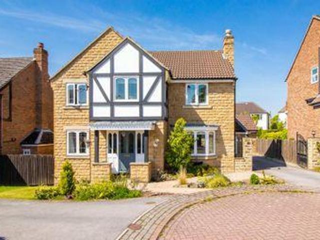 4 Bedrooms Detached house for sale in Oaklands Grove, Adel, Leeds LS16