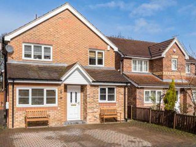 4 Bedrooms Detached house for sale in Old Mill View, Dewsbury WF12