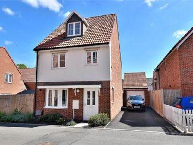 4 Bedrooms Detached house for sale in Ainsworth Drive, Felsted, Dunmow CM6