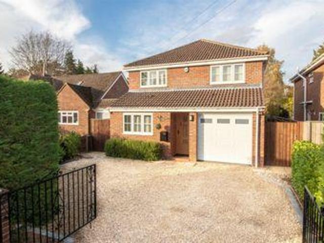 4 Bedrooms Detached house for sale in Albany Road, Fleet GU51