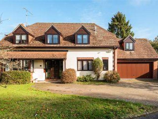 4 Bedrooms Detached house for sale in Alton, Hampshire GU34