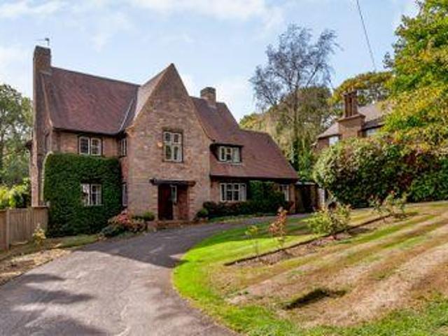 4 Bedrooms Detached house for sale in Anson Walk, Northwood HA6