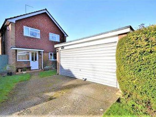 4 Bedrooms Detached house for sale in Applegarth Close, Basingstoke RG21